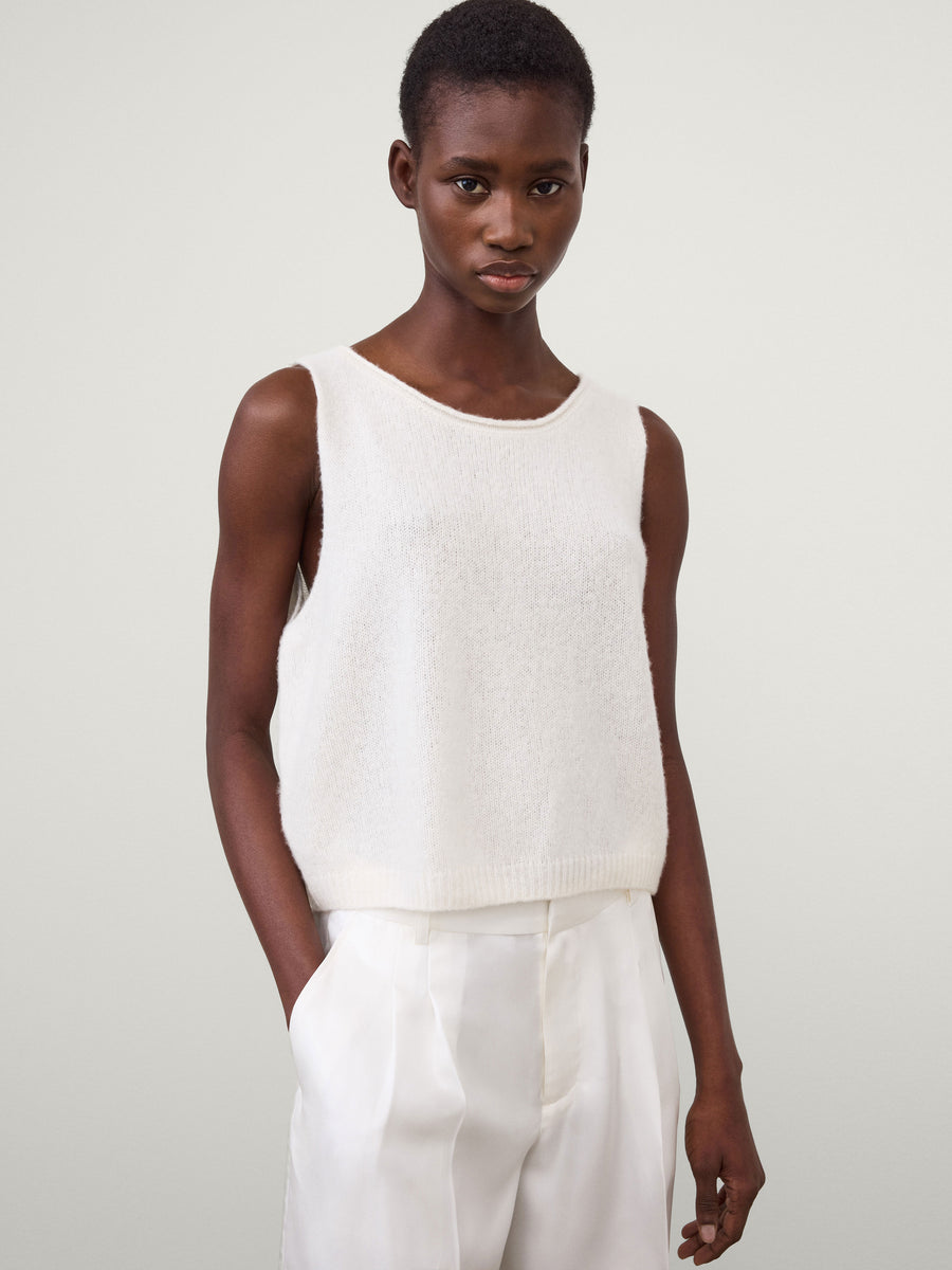 The Devine Top – LISA YANG