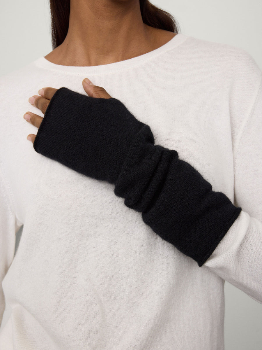 The Aspen Arm Warmers Black - Knitted arm warmers in cashmere - LISA YANG